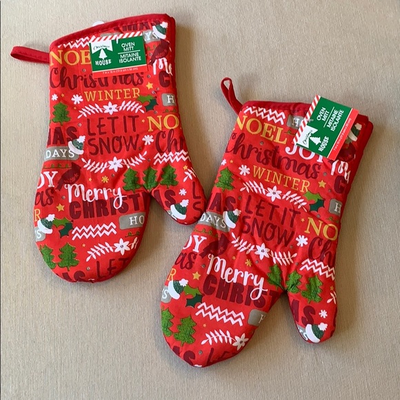Christmas House | Holiday | Christmas House Oven Mitts | Poshmark